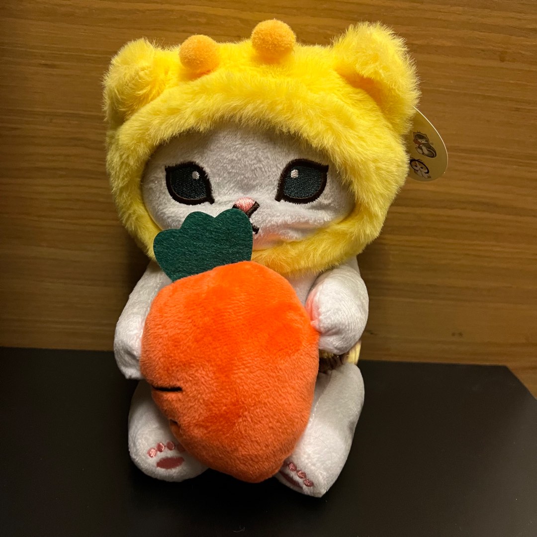 [NEW WITH TAGS] Authentic Mofusand Cat in Bumble Costume with Carrot ...