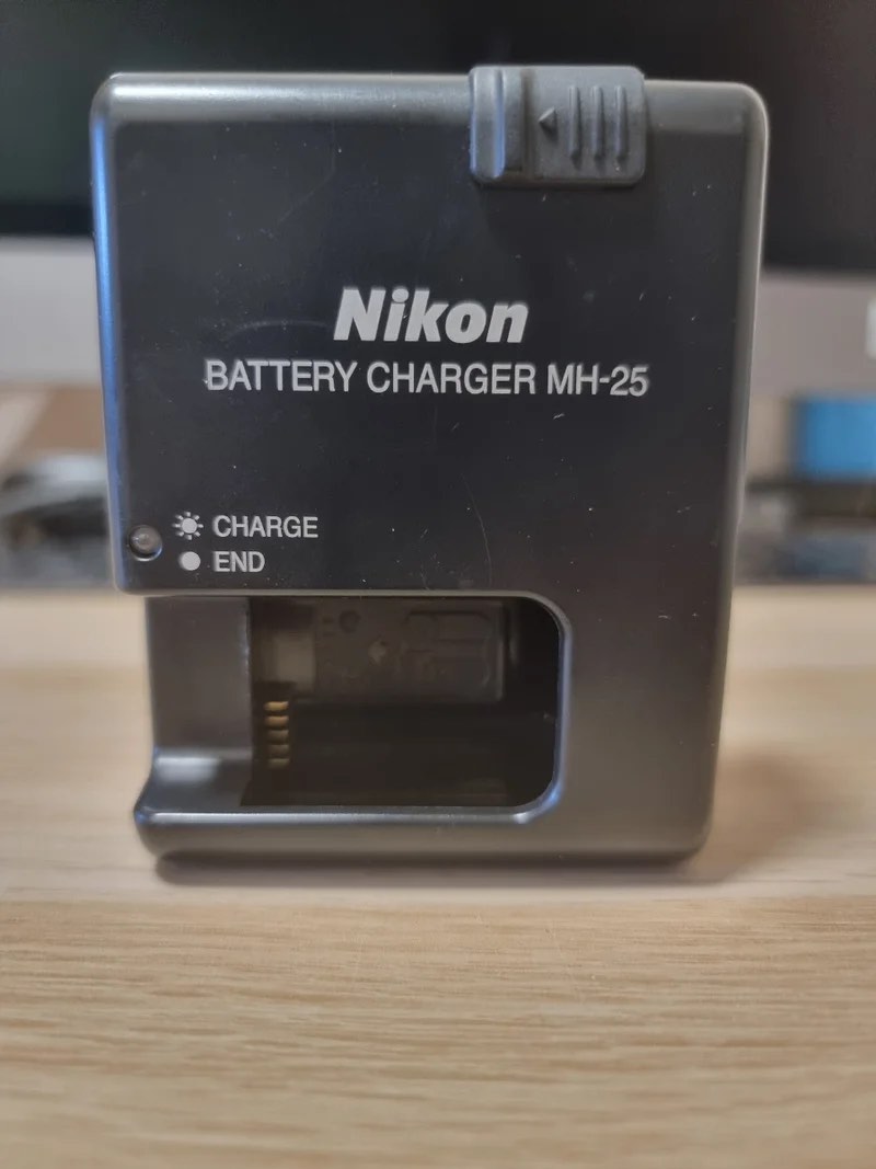 Nikon MH-25原廠充電器for En el15(abc) z5 z6 z7 ii zf, 攝影器材, 攝影配件, 電池及充電器 - Carousell