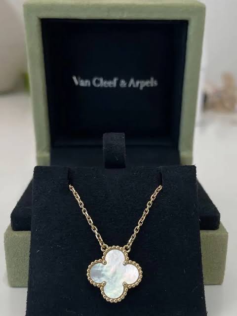Pawnable VCA, Luxury, Accessories on Carousell