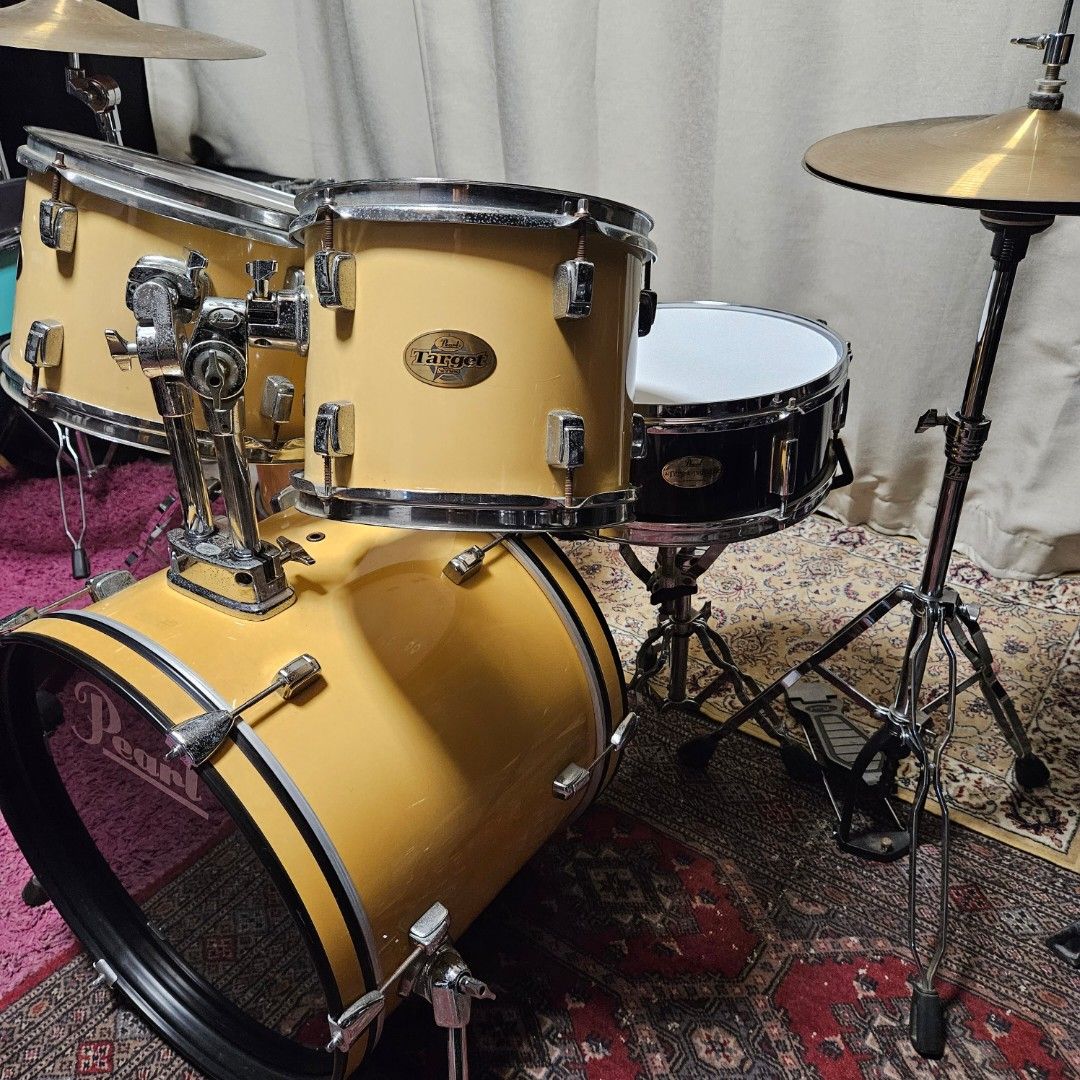 PEARL junior drum kit - small 18" Kick, Hobbies & Toys, Music & Media ...