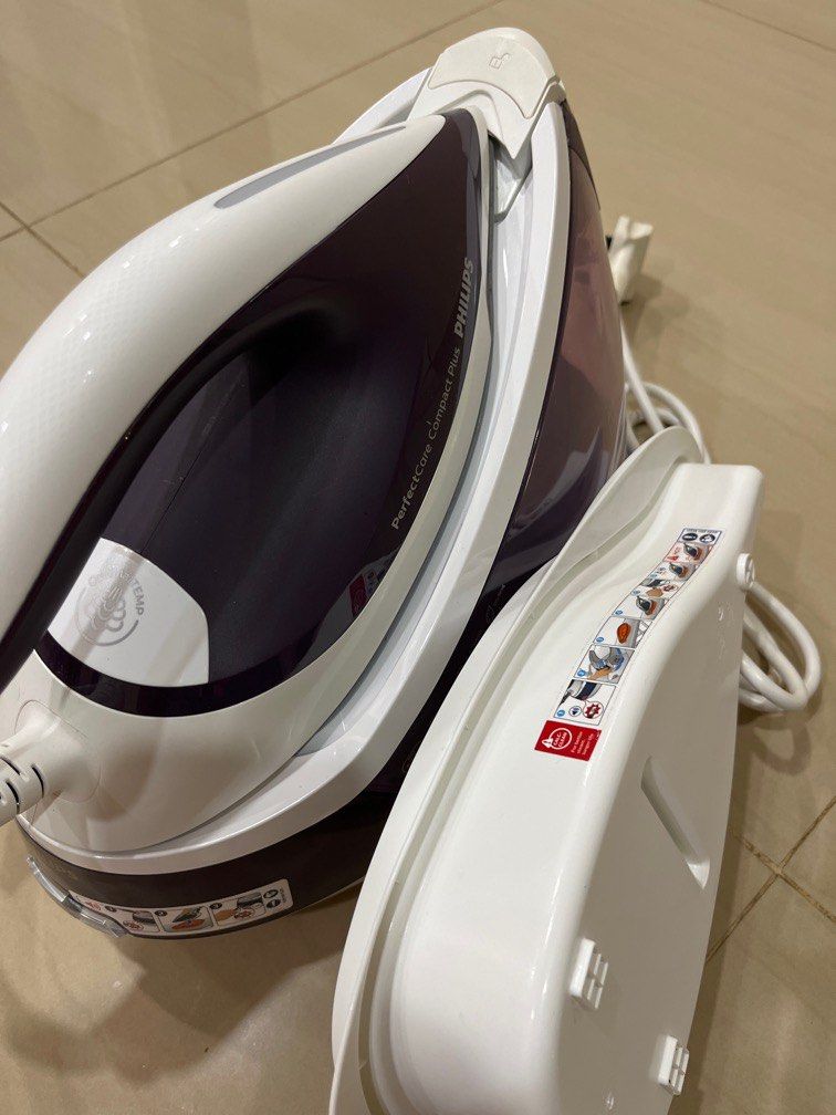 Philips iron GC7933/36, TV & Home Appliances, Irons & Steamers on Carousell
