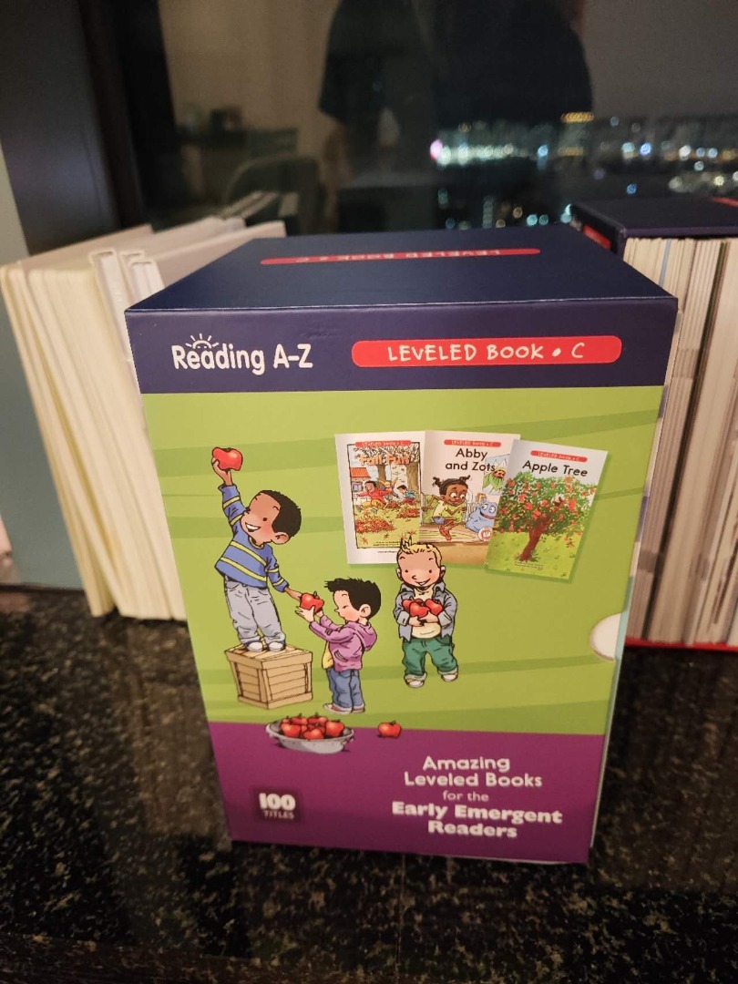 Reading A-Z level aa, a, b, c 100 books in each level, 興趣及遊戲, 書本 & 文具 ...