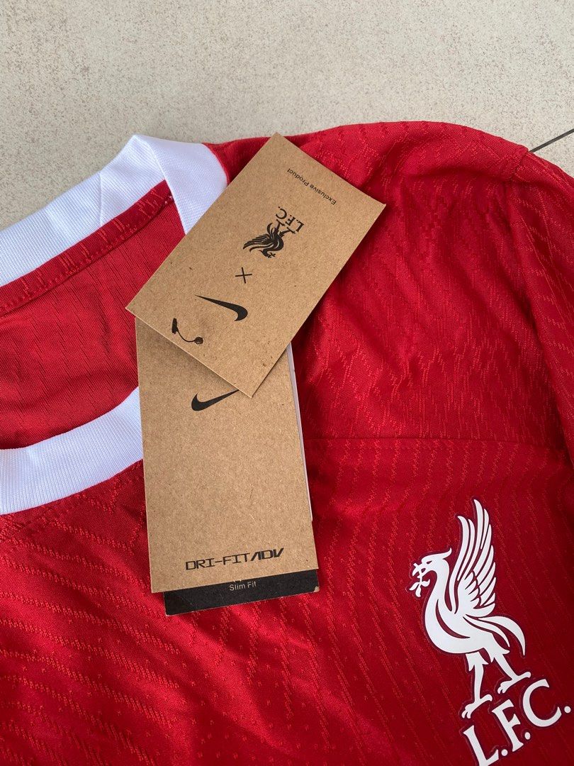 STANDARD CHARTERED, Men's Fashion, Activewear on Carousell