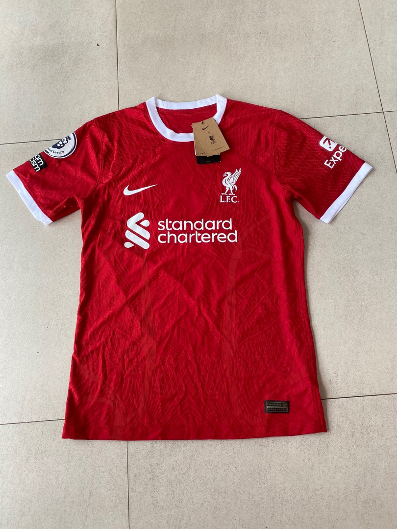 STANDARD CHARTERED, Men's Fashion, Activewear on Carousell