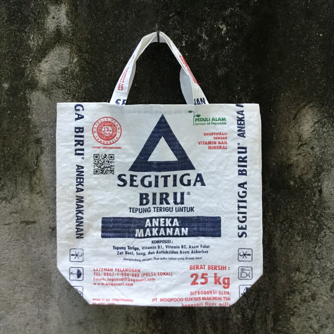 Tas Karung Terigu Segitiga Biru, Desain & Kerajinan Tangan, Barang ...