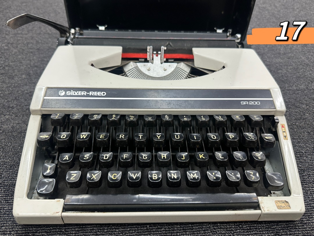 Typewriter, Silver Reed SR200, Hobbies & Toys, Memorabilia ...