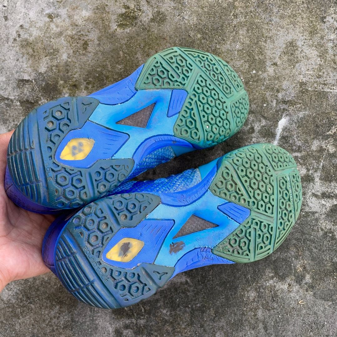 Yonex Power Cushion Aerus 3, Luxury, Sneakers & Footwear on Carousell