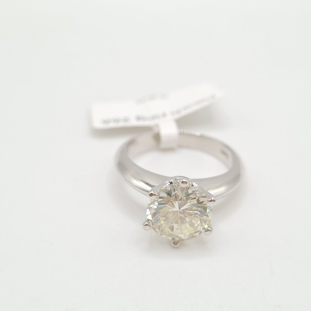 5.9grams 18k gold 2.37ct VVS J COLOR, Women's Fashion, Jewelry ...