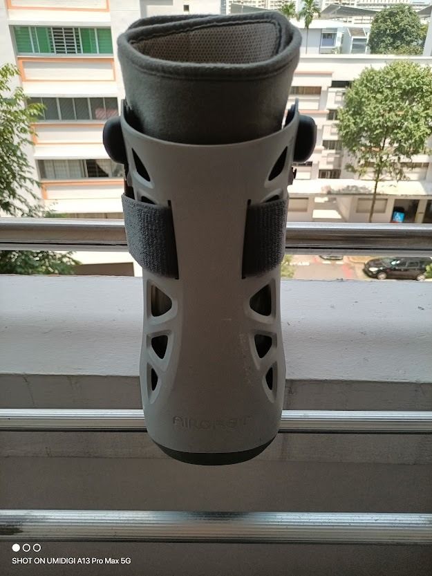 Aircast boot Size Large, Health & Nutrition, Assistive & Rehabilatory ...