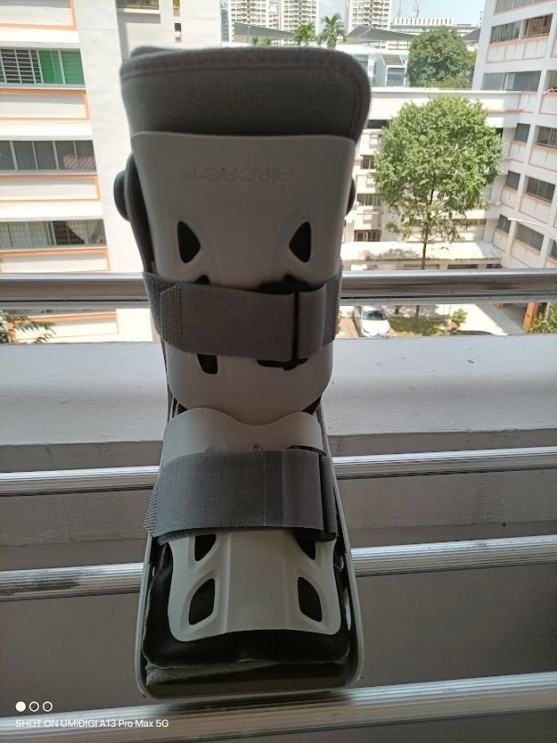 Aircast boot Size Large, Health & Nutrition, Assistive & Rehabilatory ...