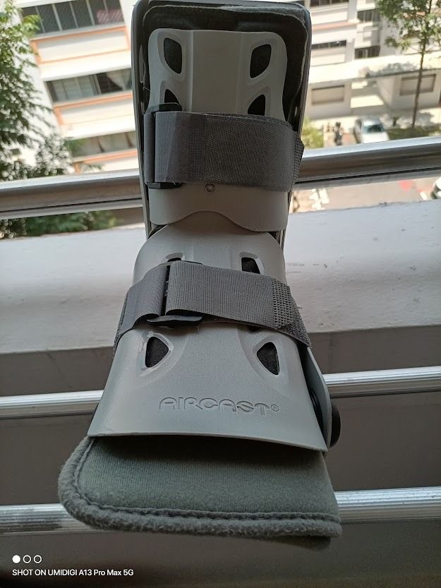 Aircast boot Size Large, Health & Nutrition, Assistive & Rehabilatory ...