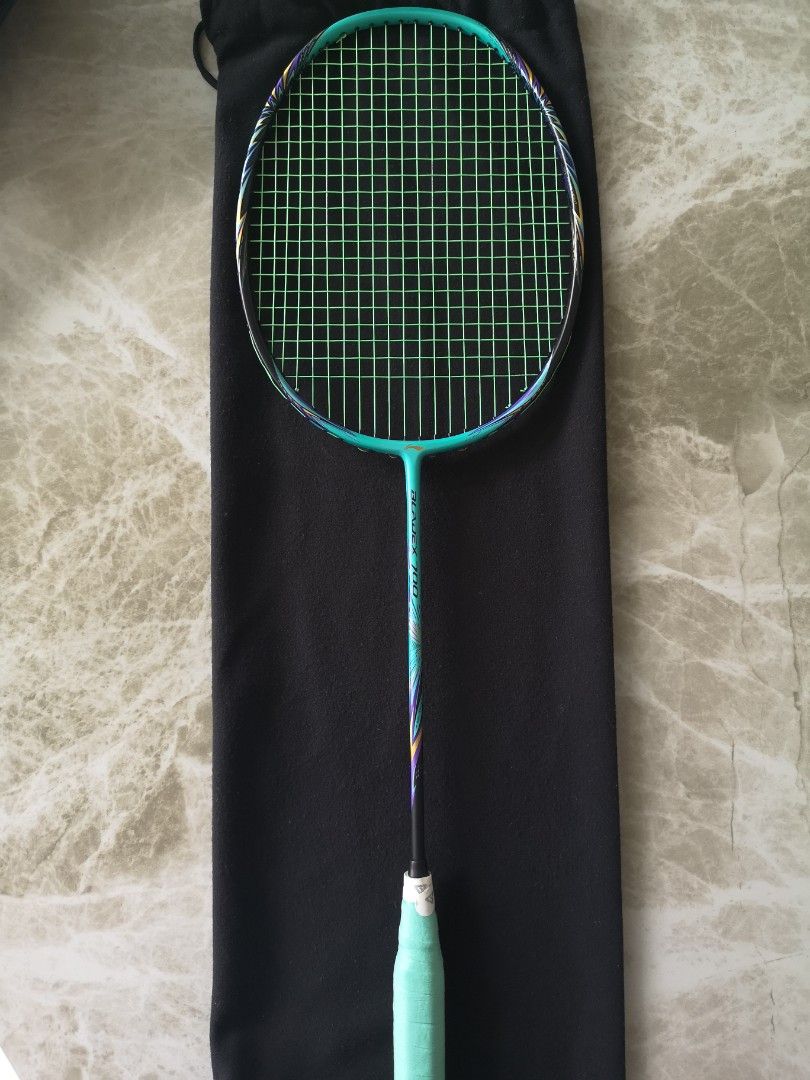 Almost new Lining Bladex 700 (Not Victor Yonex badminton racket ...