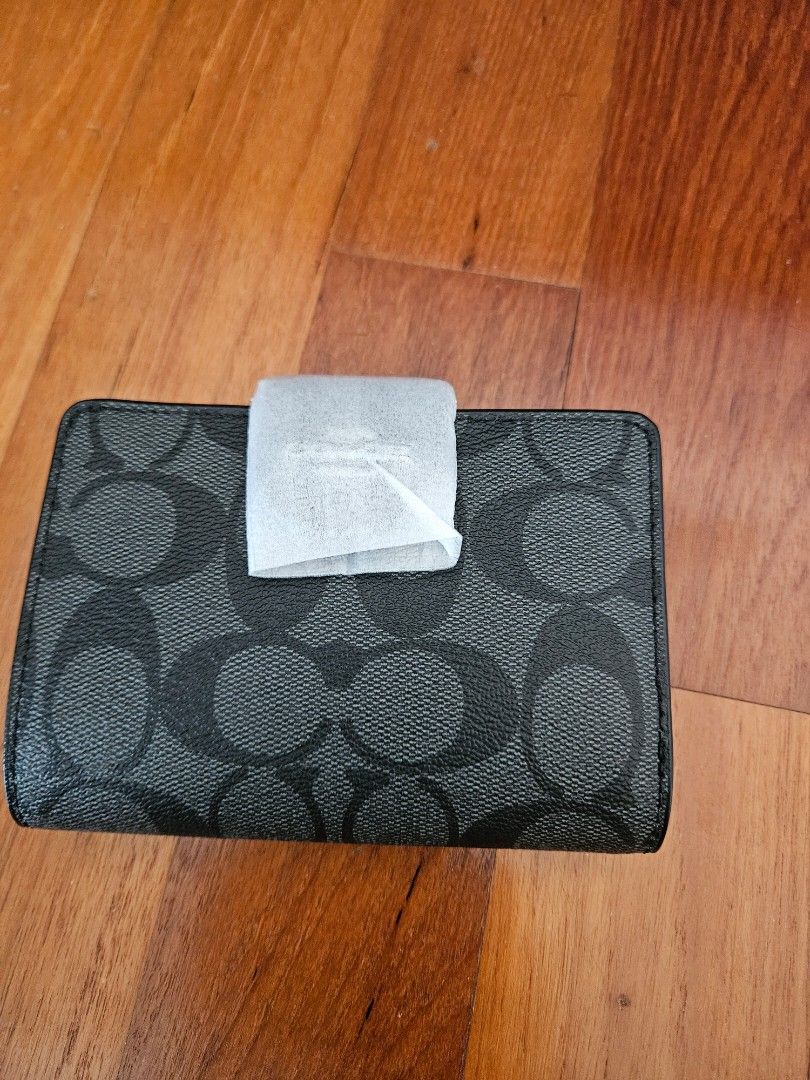 Brand New Coach Wallet, Women's Fashion, Bags & Wallets, Wallets & Card ...