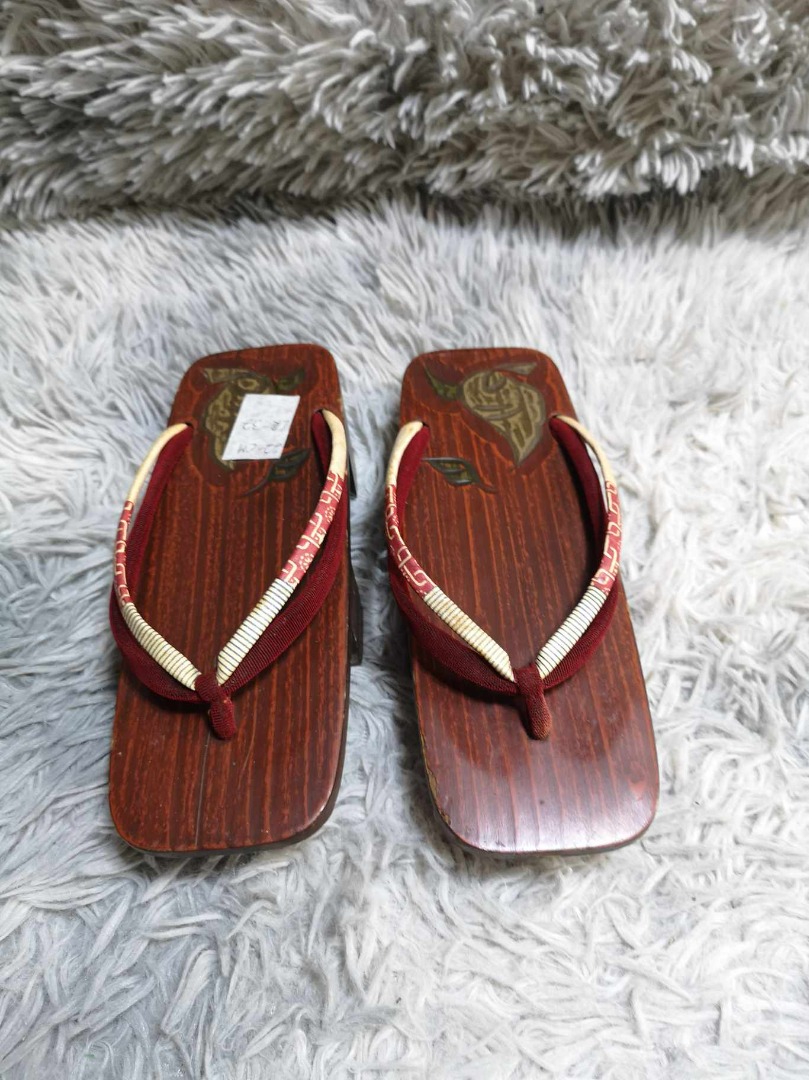 Brown Wooden Japanse Slippers, Women's Fashion, Footwear, Slippers and ...