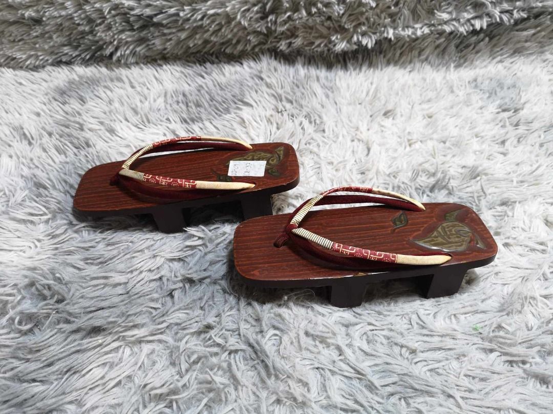 Brown Wooden Japanse Slippers, Women's Fashion, Footwear, Slippers and ...