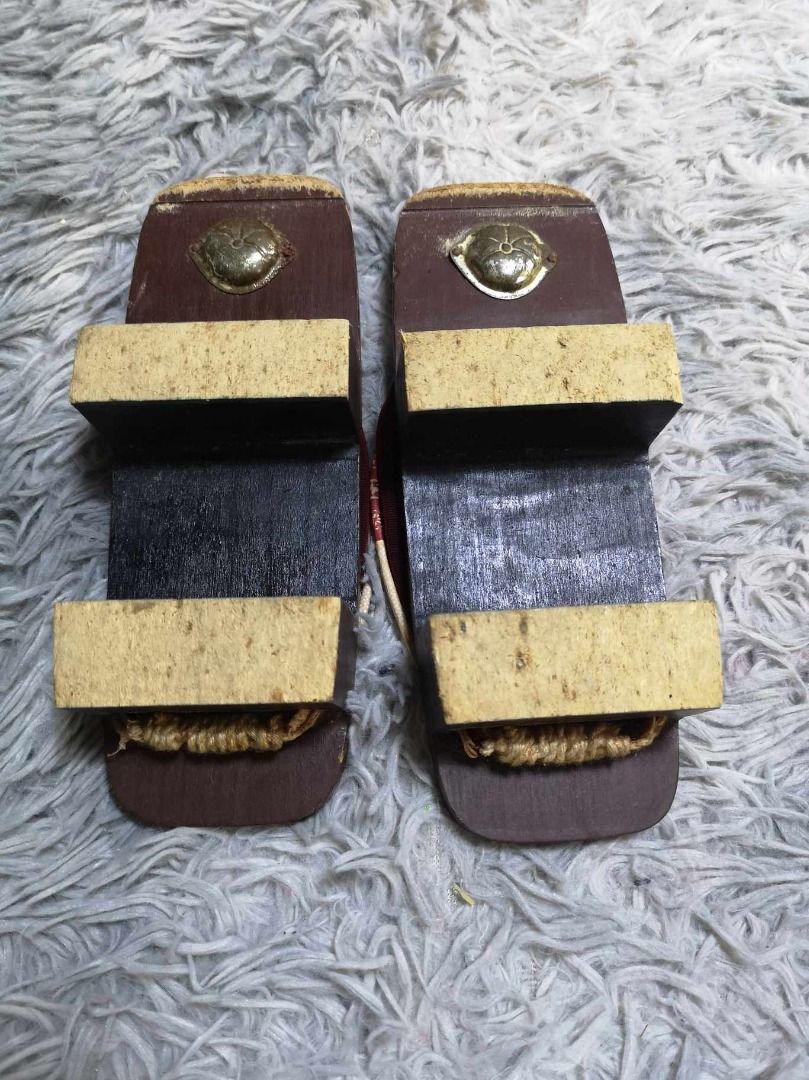 Brown Wooden Japanse Slippers, Women's Fashion, Footwear, Slippers and ...