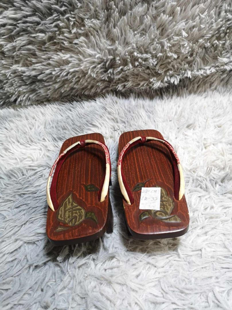 Brown Wooden Japanse Slippers, Women's Fashion, Footwear, Slippers and ...