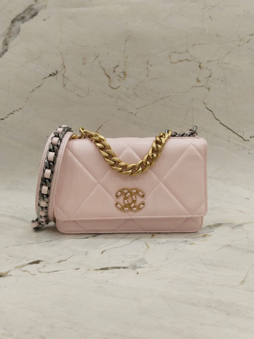 Chanel19 woc light pink ghw chip Complete set with ori receipt 2022 dv ...