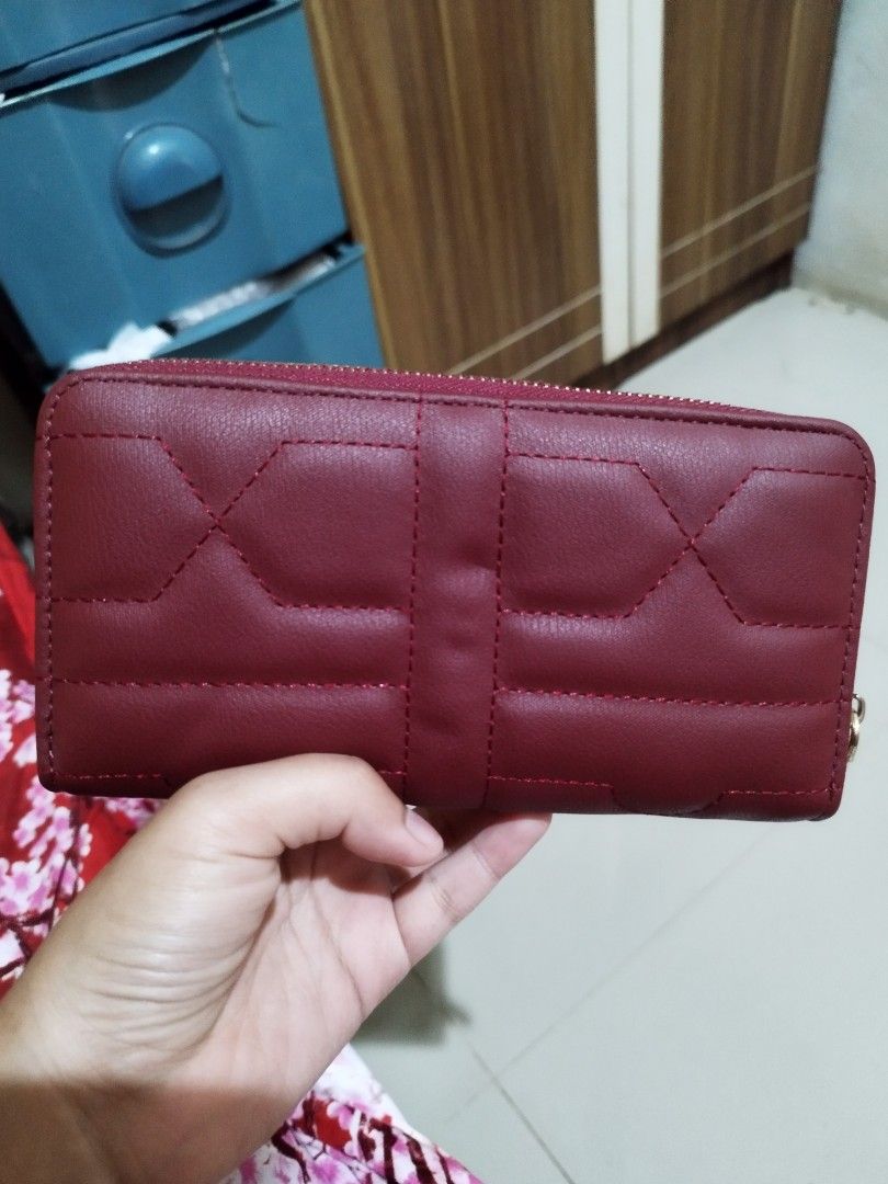 Dompet Bostanten Merah, Fesyen Wanita, Tas & Dompet di Carousell