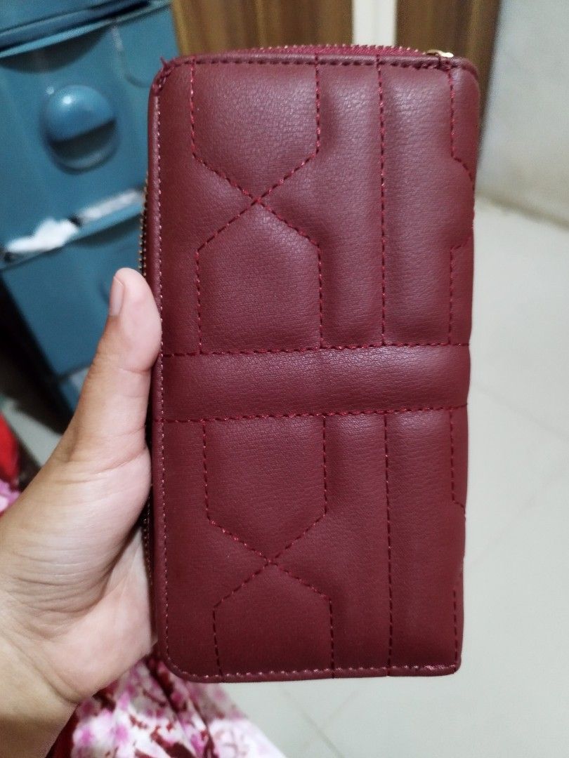 Dompet Bostanten Merah, Fesyen Wanita, Tas & Dompet di Carousell