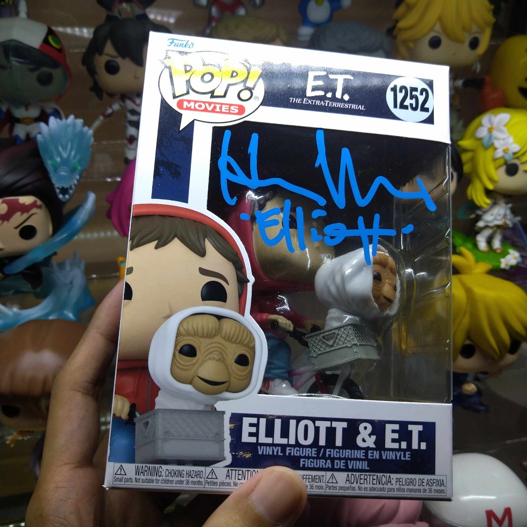Elliott & E.T. #1252 (Signed by Henry Thomas w/ Beckett Witnessed COA ...
