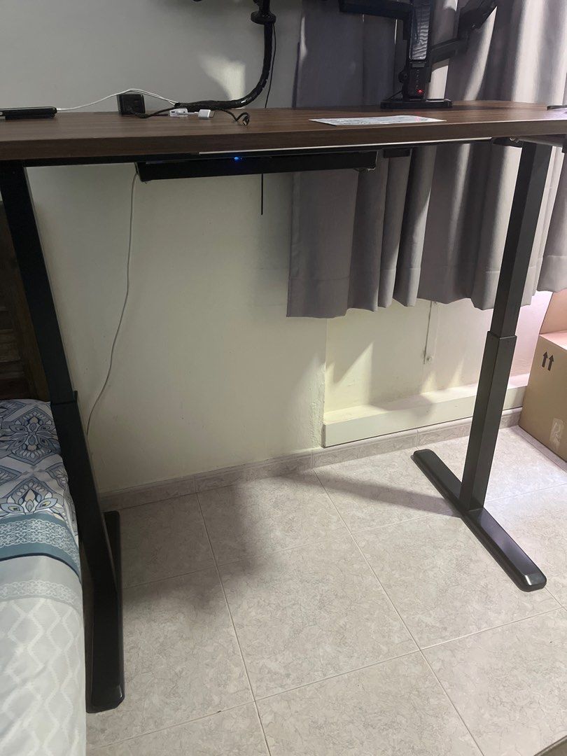 Ergoedge Movedesk (manual standing), Furniture & Home Living, Furniture, Tables & Sets on Carousell