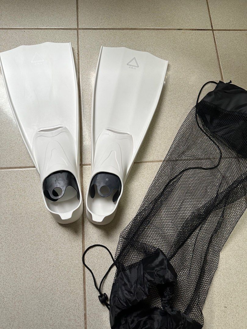 Freediving short fin, Hobbies & Toys, Toys & Games on Carousell