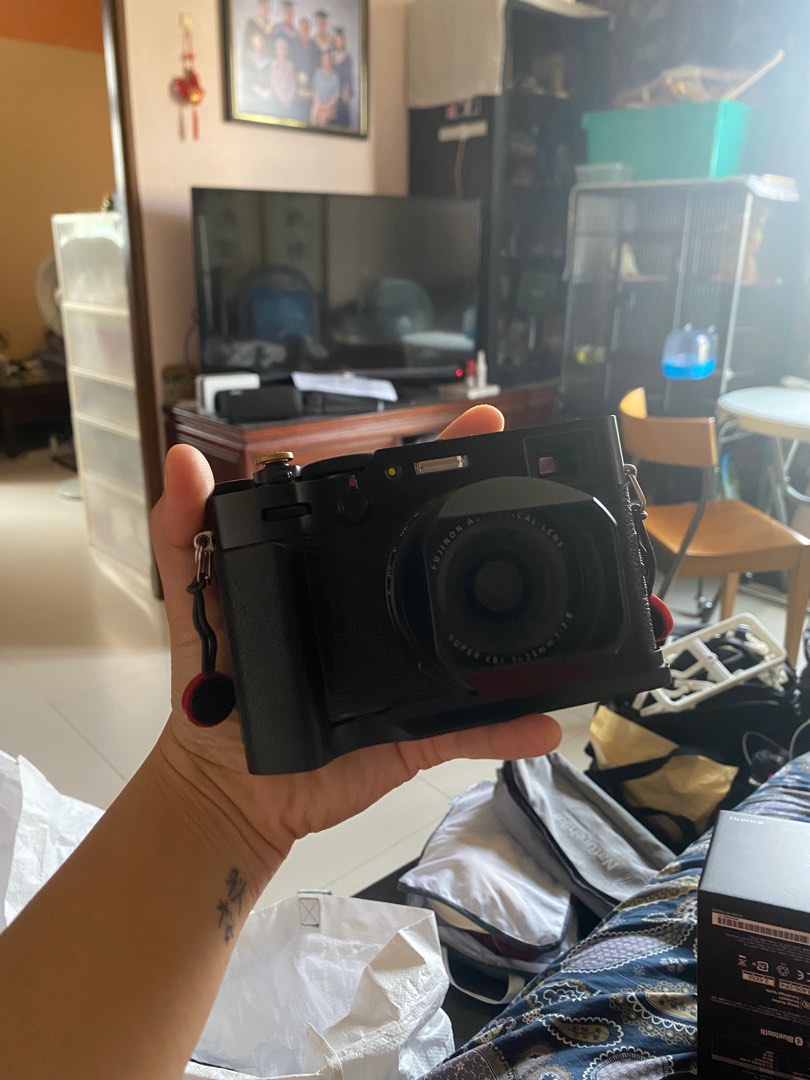 Fujifilm Fujinon x100v Black with WCL x100ii and Accessories, Photography, Cameras on Carousell