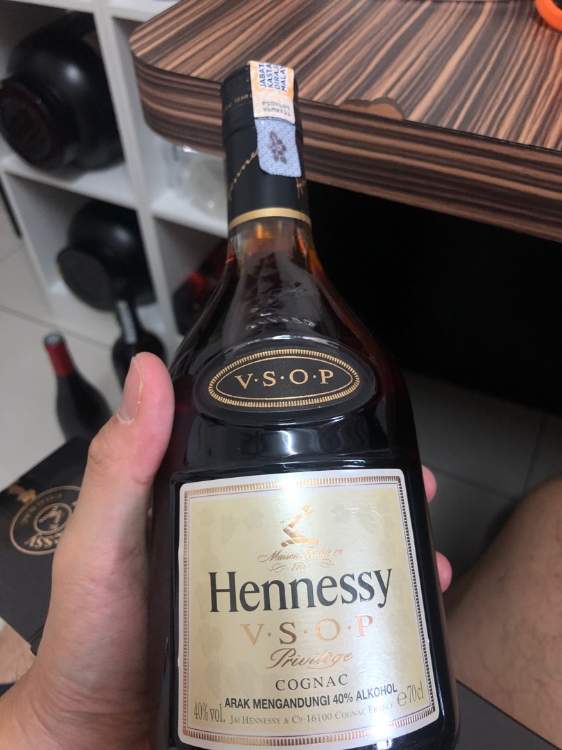 Hennessy VSOP 700ml, Food & Drinks, Alcoholic Beverages on Carousell