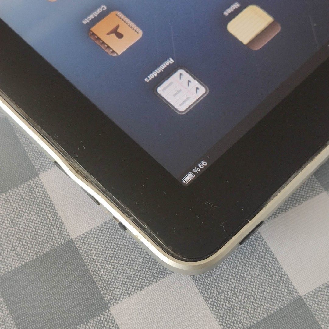 1st generation iPad Black 16 GB, Mobile Phones & Gadgets, Tablets, iPad ...