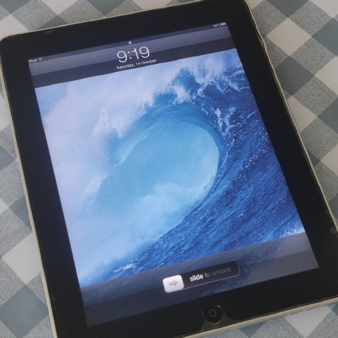 1st generation iPad Black 16 GB, Mobile Phones & Gadgets, Tablets, iPad ...