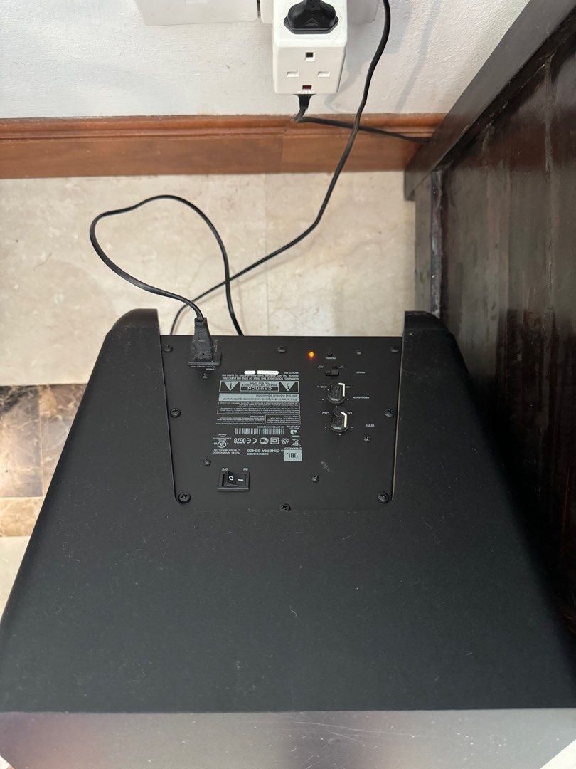 LIKE NEW! JBL SB400 soundbar and subwoofer / comes with remote control ...