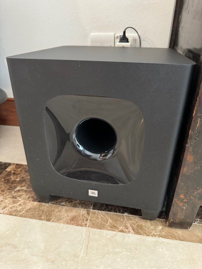 LIKE NEW! JBL SB400 soundbar and subwoofer / comes with remote control ...