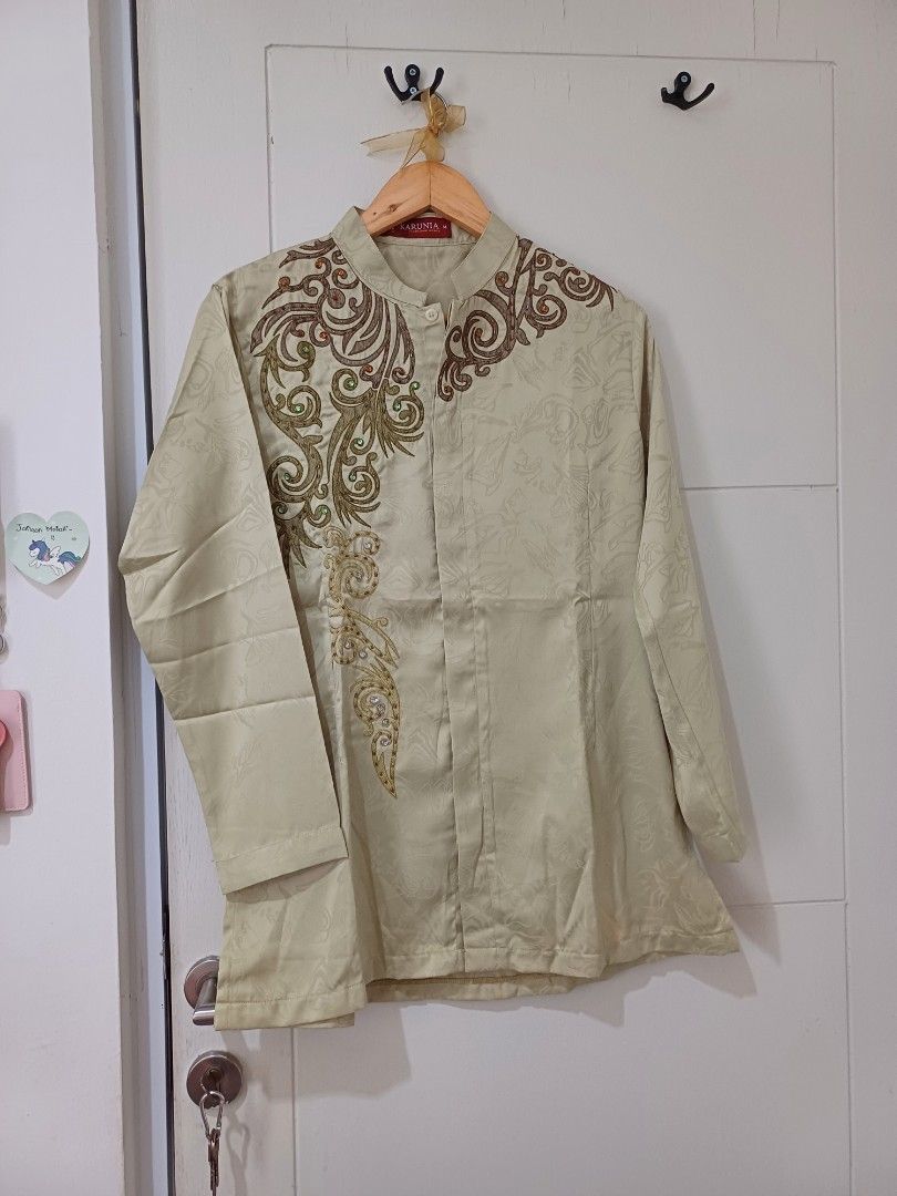 Kemeja lebaran sekali pakai ori booth mall hijau sage green, Fesyen ...