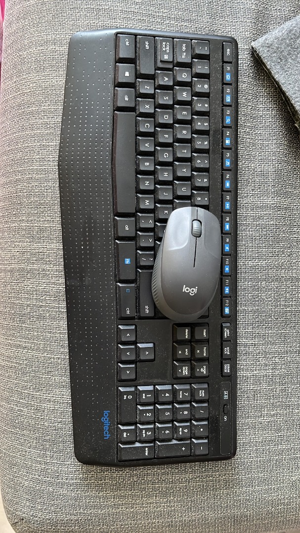 Logitech wireless keyboard & mouse (USB), Computers & Tech, Parts ...