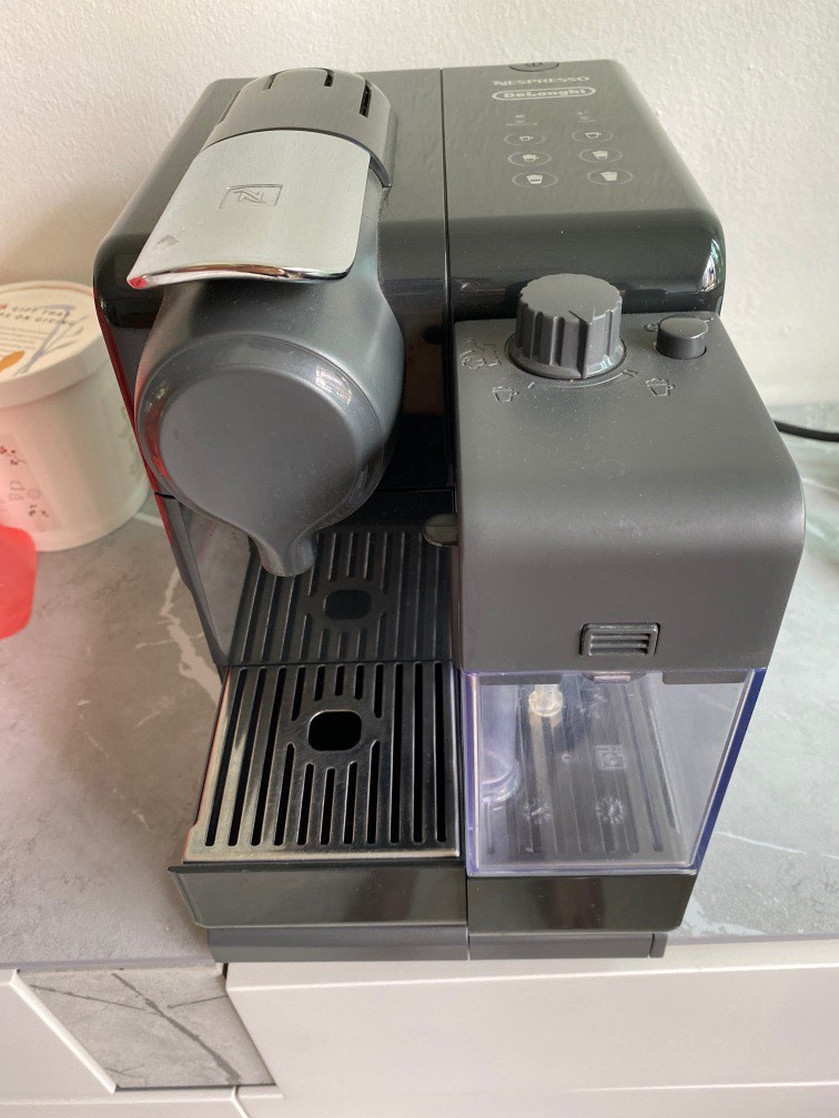 Nespresso Lattissima touch Coffee Machine with milk frother, TV & Home ...