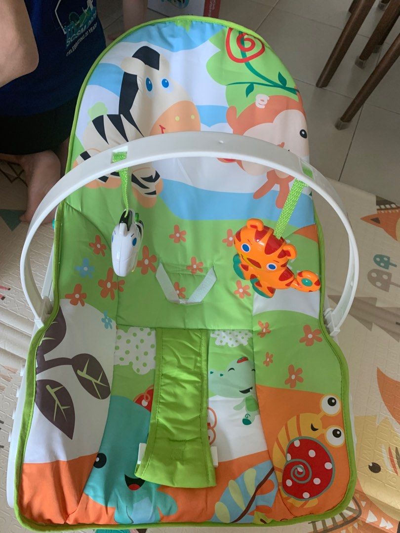 Newborn to toddler Portable Rocker, Babies & Kids, Baby Nursery & Kids ...