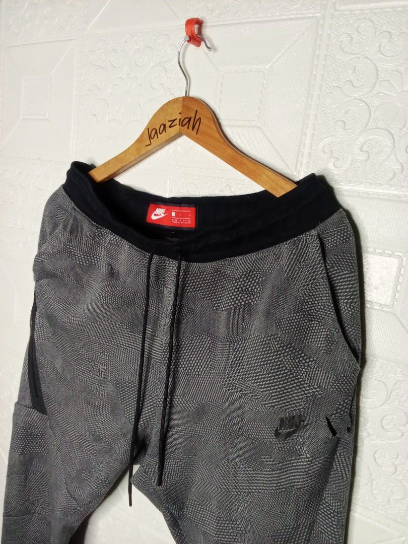 Nike tf, Men's Fashion, Bottoms, Joggers on Carousell