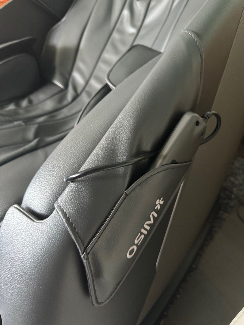 OSIM OS-8210 uDeluxe Max in Black, Health & Nutrition, Massage Devices ...