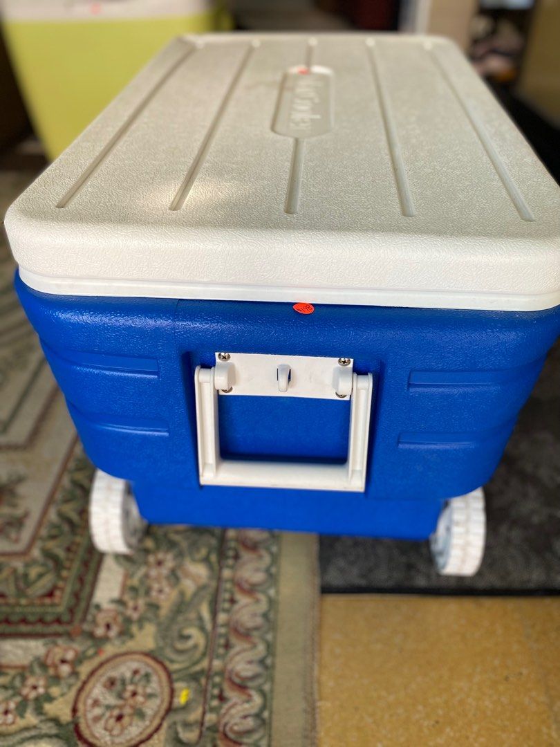 Brand New 100L PolaCoole Cooler Box with Wheels and handles , Sports ...