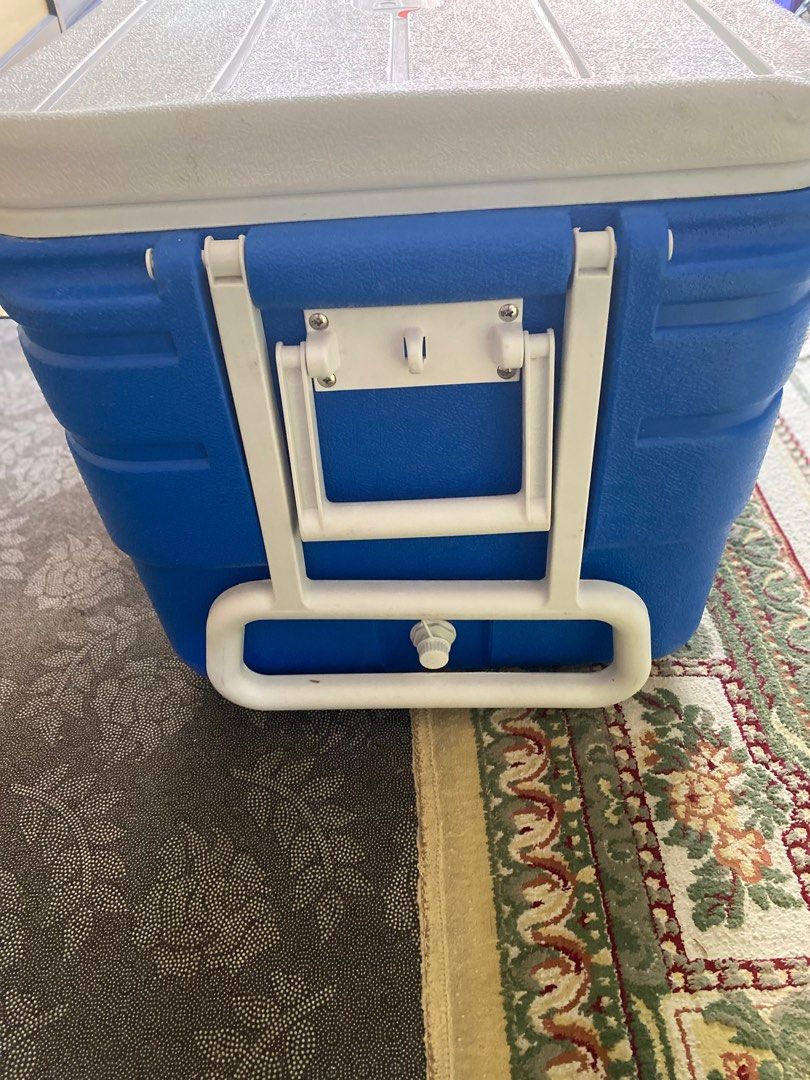 Brand New 100L PolaCoole Cooler Box with Wheels and handles , Sports ...