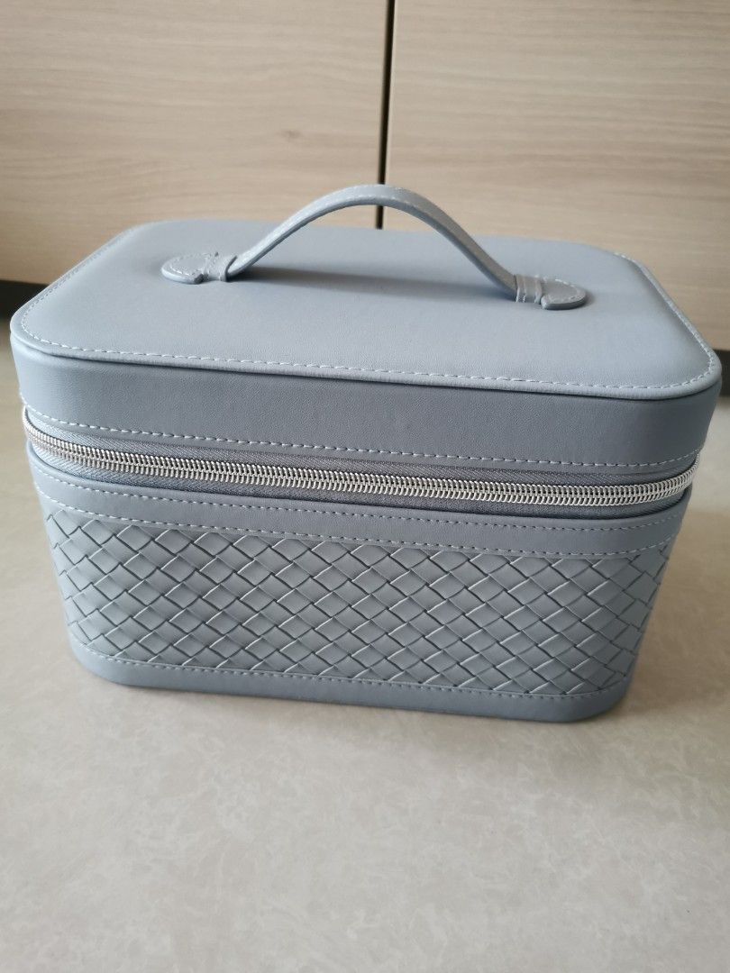 Ritz Carlton Mooncake box, Furniture & Home Living, Kitchenware ...