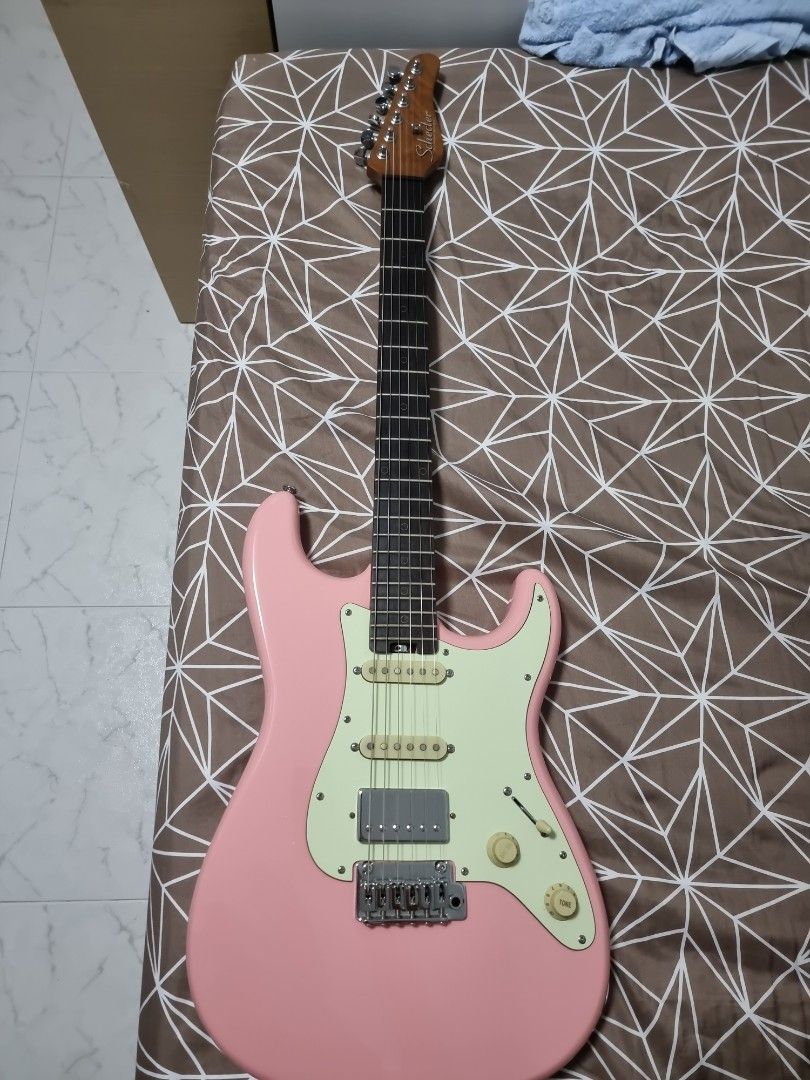 Schecter NJ HSS atomic coral (aka shell pink), Hobbies & Toys, Music ...