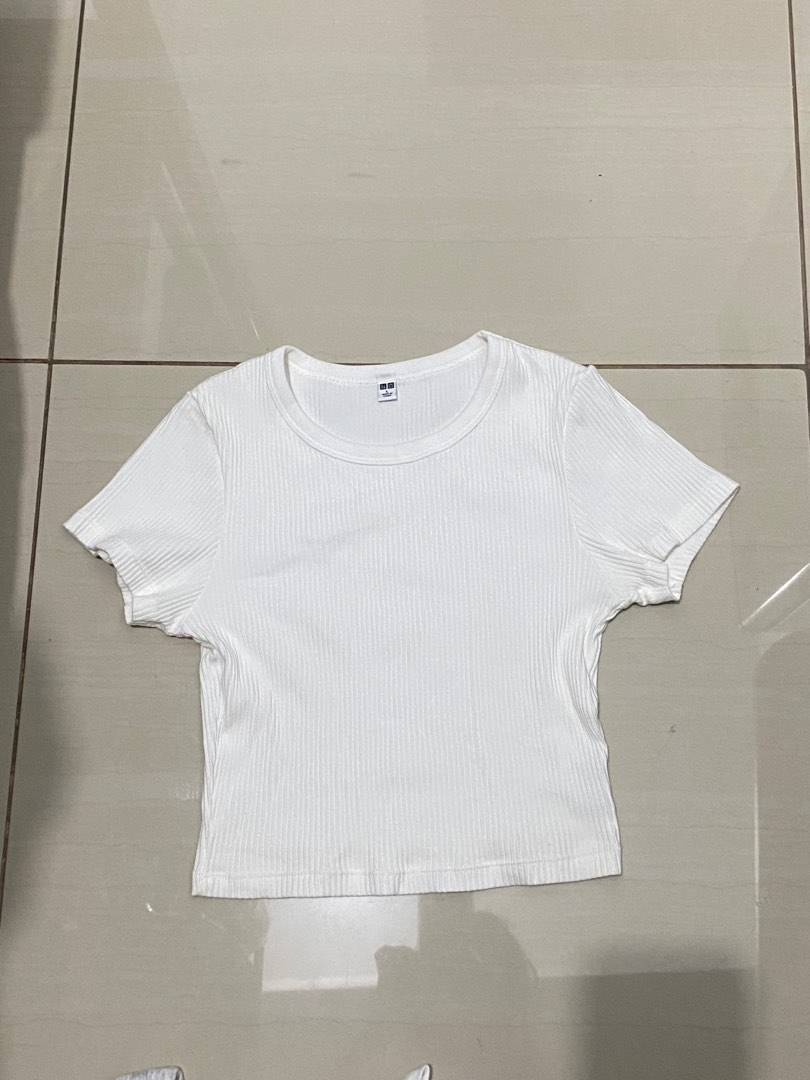 Uniqlo Basic Top, Women's Fashion, Tops, Shirts on Carousell