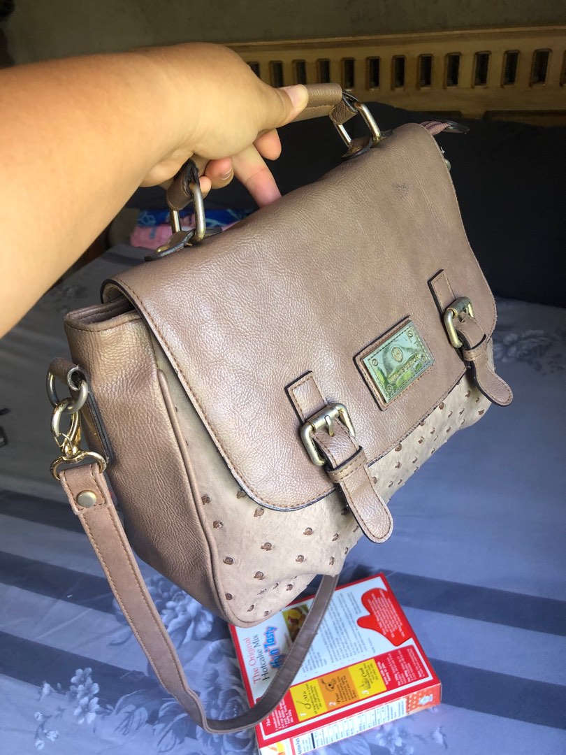 Vincis Bench Shoulder Bag -Original, Women's Fashion, Bags & Wallets ...