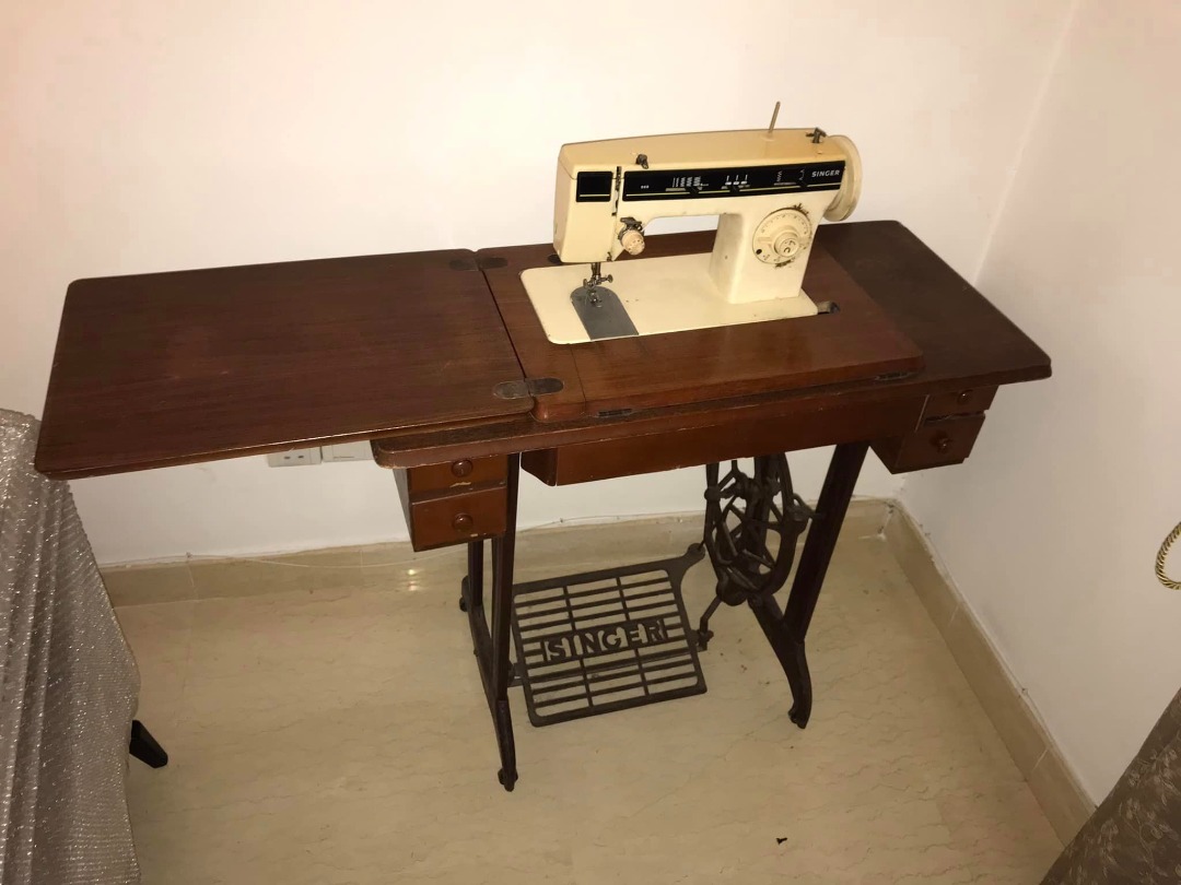 Vintage mesin jahit ( sewing machine ) Singer ( model unsure ) + Yamaha ...