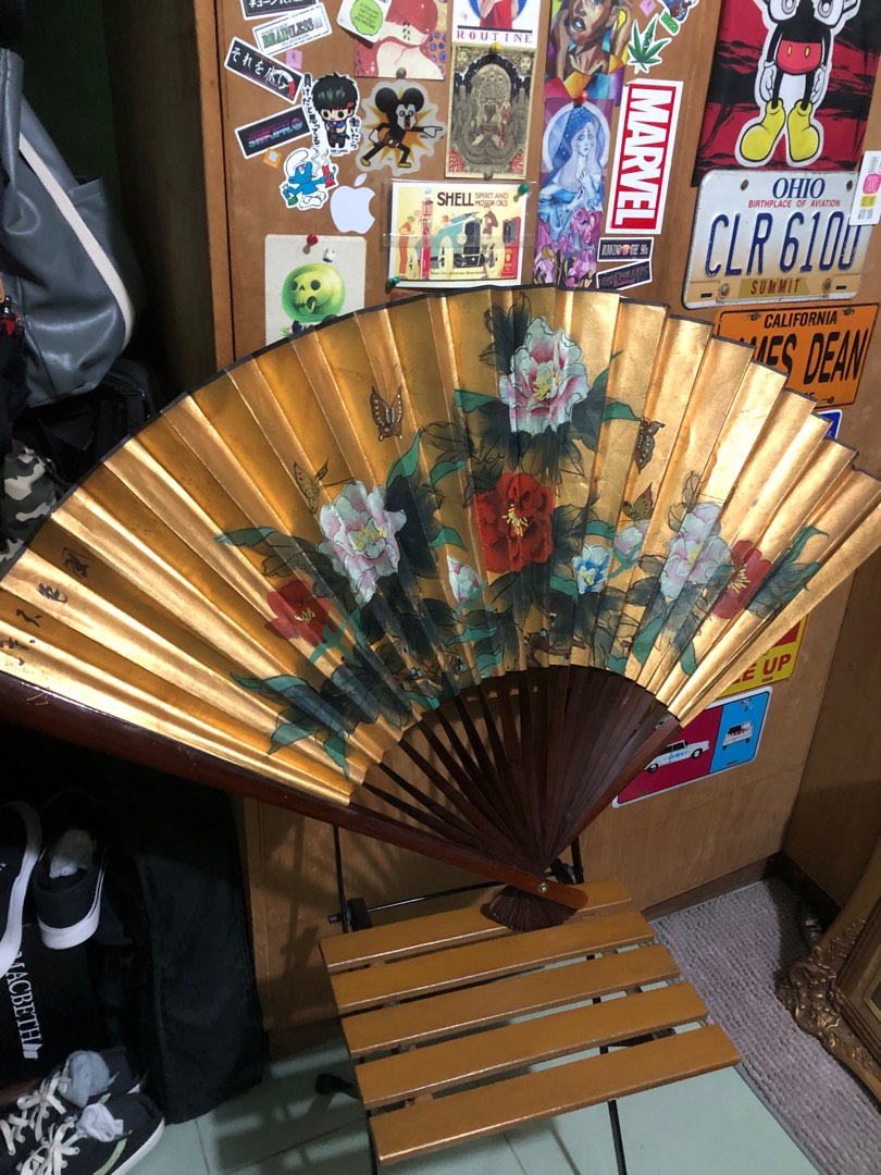 Vintage old very large folding fan wall display, Hobbies & Toys ...