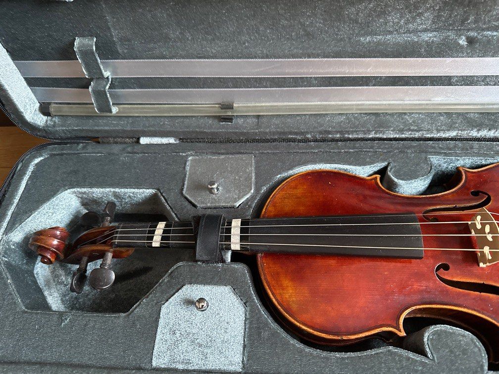 Synwin Violin 4/4, Hobbies & Toys, Music & Media, Musical Instruments ...