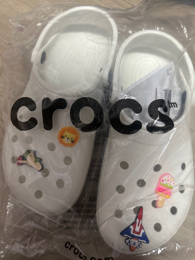White Crocs Free Jibbitz, Women's Fashion, Footwear, Flipflops and ...