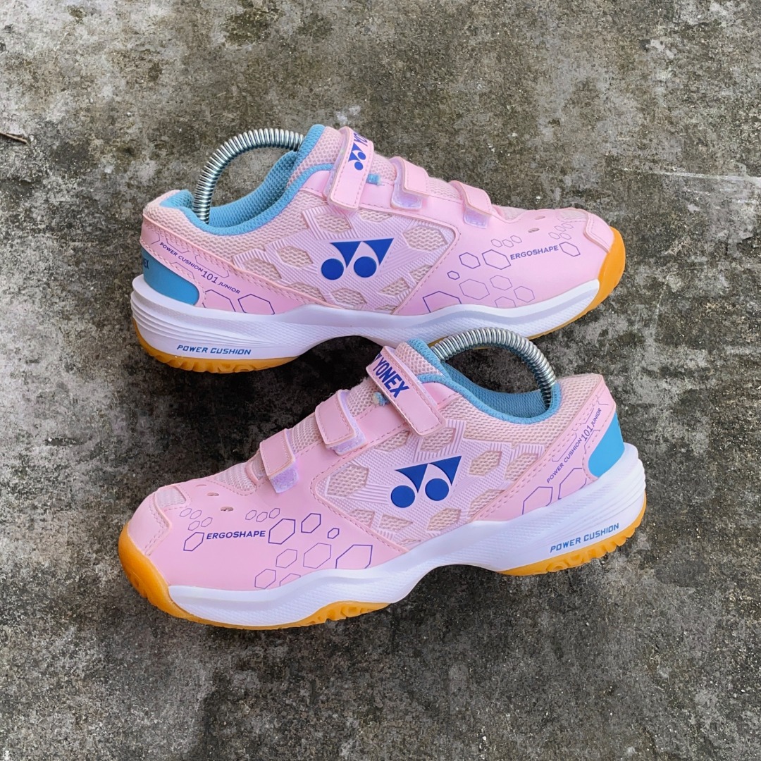 Yonex Power Cushion 101 Junior, Luxury, Sneakers & Footwear on Carousell